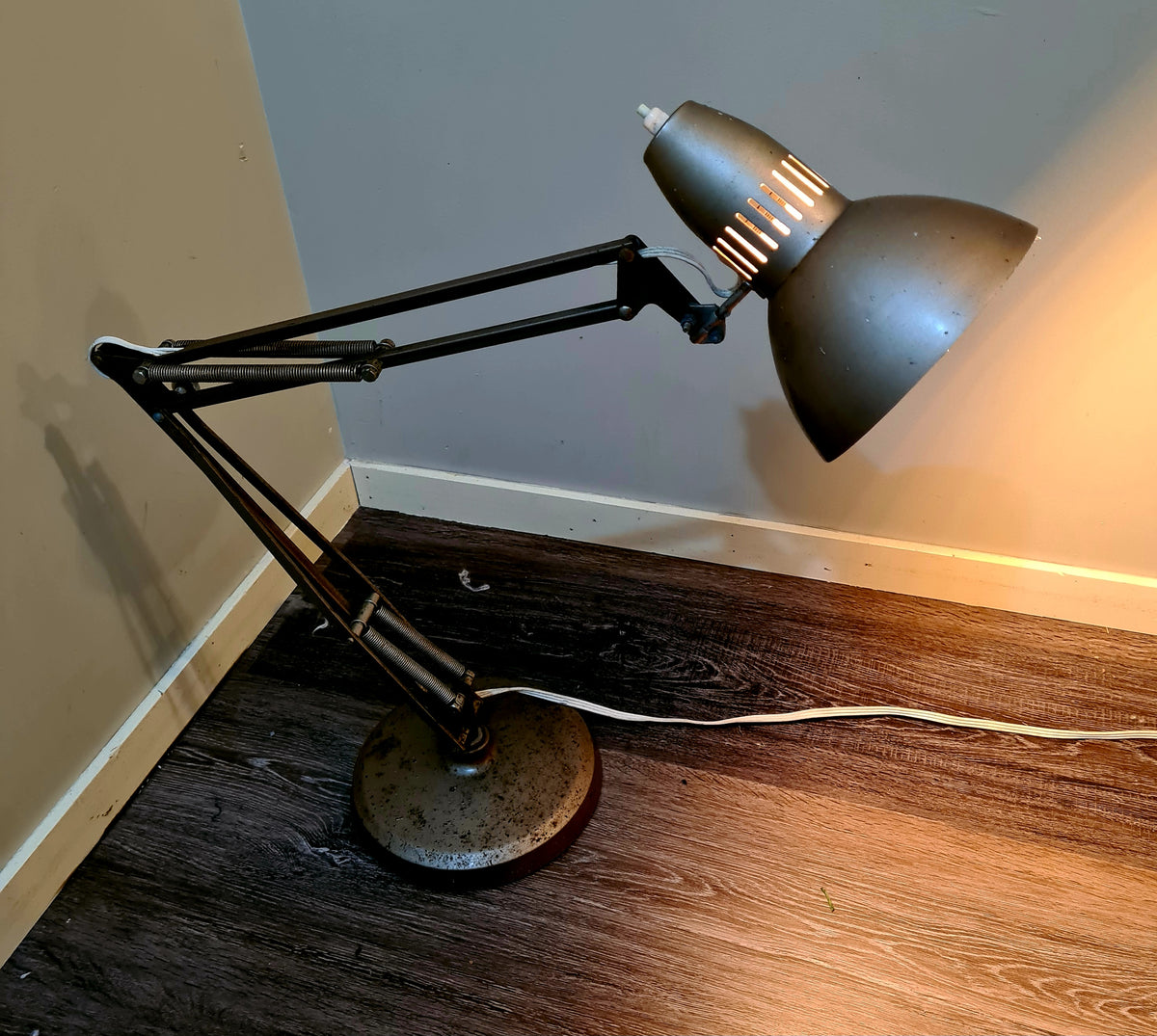 Vintage pickers lighting. – vintagepickers